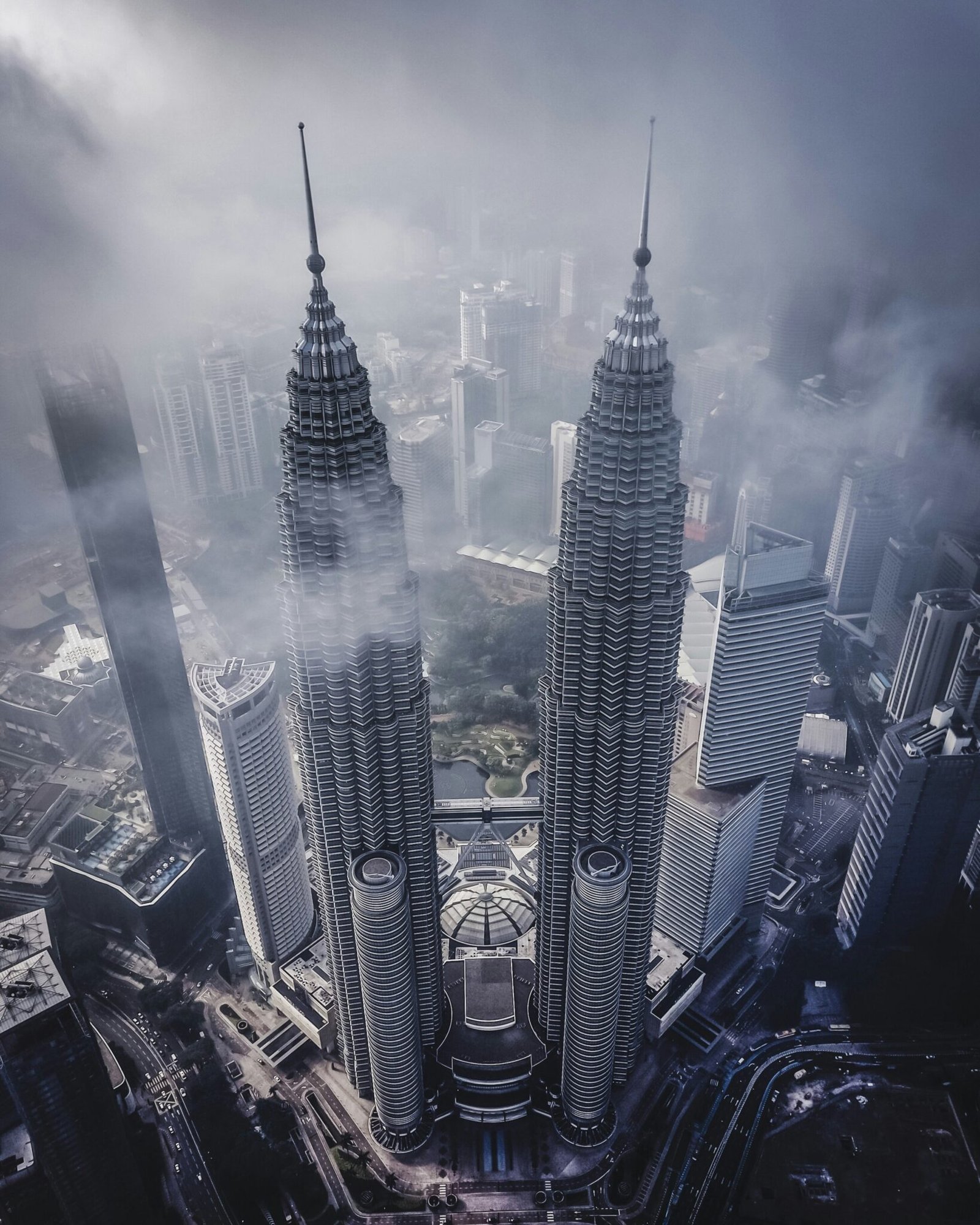 The Petronas Twin Towers - Arch Journalify